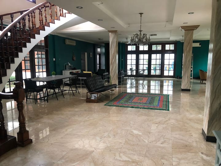 Classic Comfortable House For Stay - Jakarta