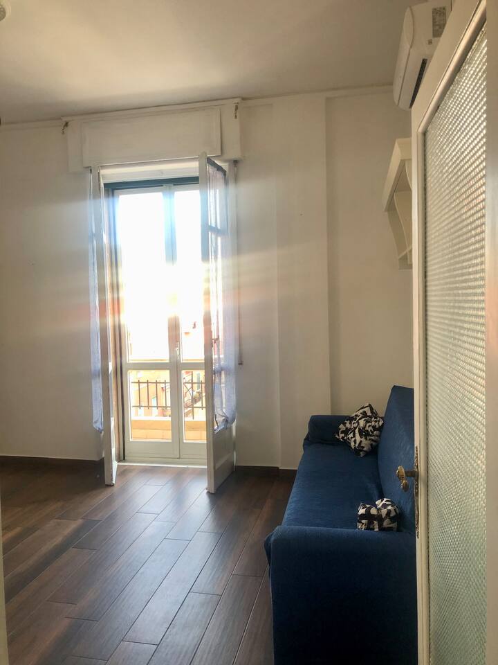 120 Mq Nel Cuore Di Napoli - Naples