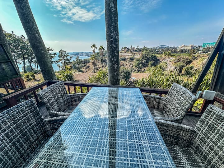 #사이드오션뷰 #독채 #수영장 #무료조식 #최신스파욕조 #테라스 숯불바베큐 #서귀포핵심지 - 서홍동