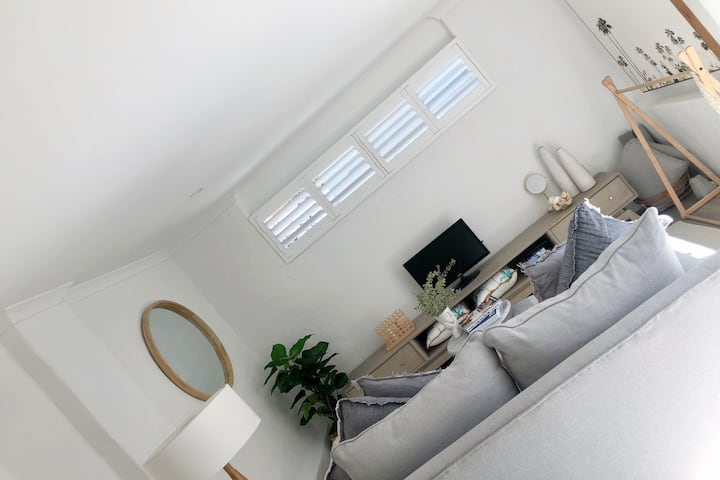 Belle | Boutique Pool House - Fremantle