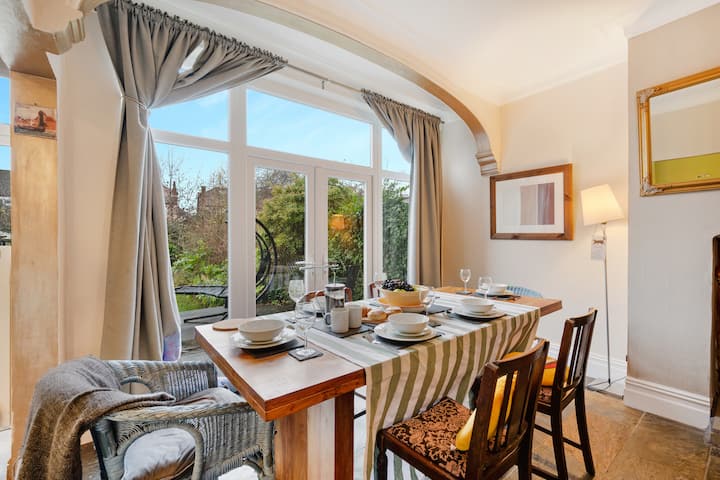 Spacious 5bed House In South Manchester - Manchester