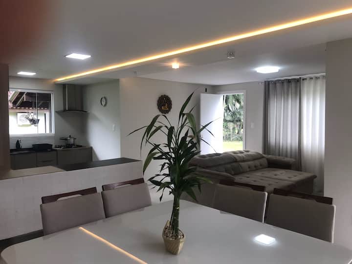 Casa Completa Com 2 Quartos De Casal No Centro - Pomerode