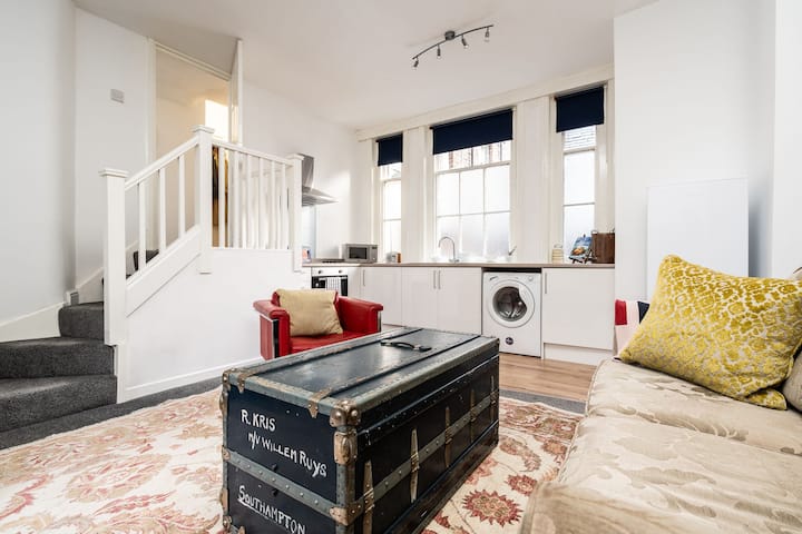 Entire Flat In Quiet, Leafy Suburb - Sefton Park - Liverpool