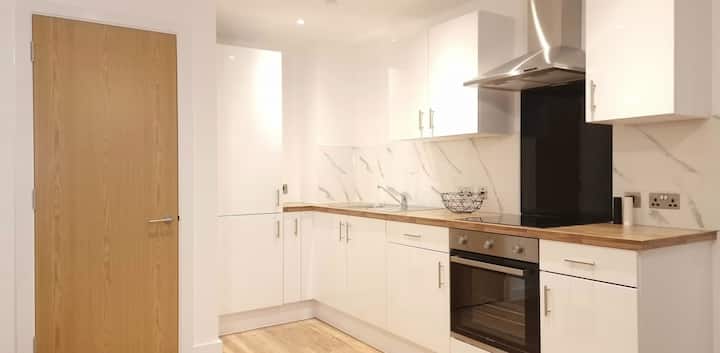 New Flat, Balcony, Gym & More | Minimalistic Home - Manchester