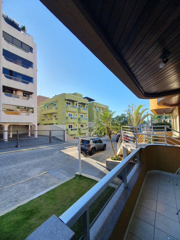 Apartamento No Centro - 100mt Praia De Bombinhas - Bombinhas