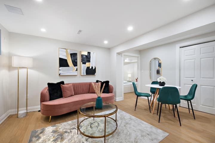 Stylish 1 Bd Suite Near Downtown Aurora +Parking! - Newmarket