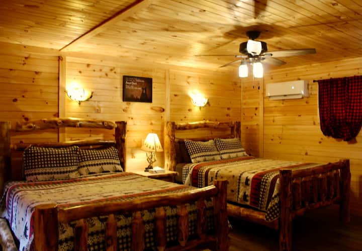 Cozy, Walkable-2 Bedroom Retreat - Lake George, NY