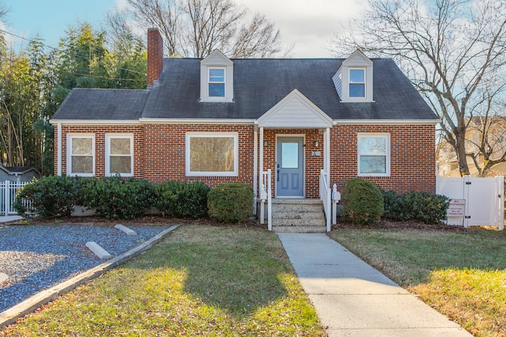 Steps To Uncg Nr Coliseum Koury Dwntwn Peaceful - Greensboro, NC