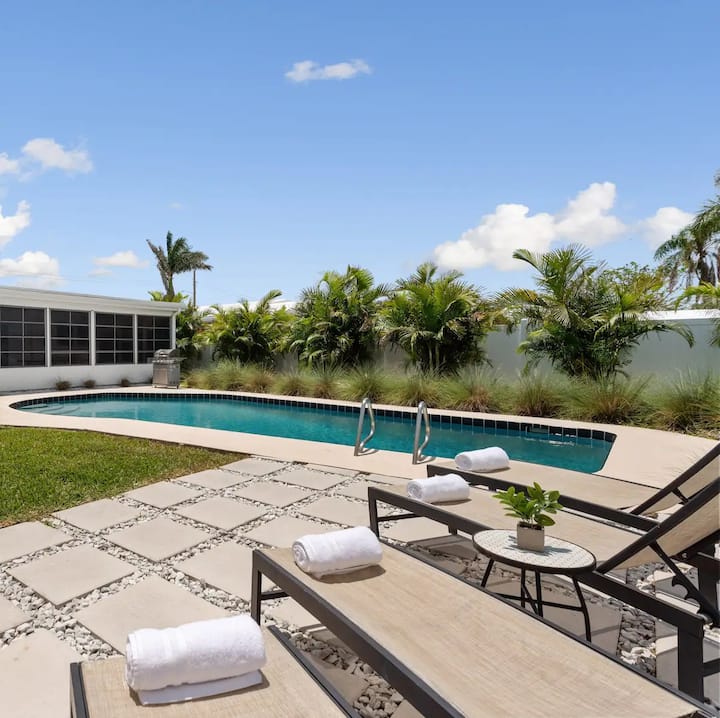 4 Br, 5 Bds, 2 Kngs, Sparkling Clean, Private Pool - Cocoa Beach, FL