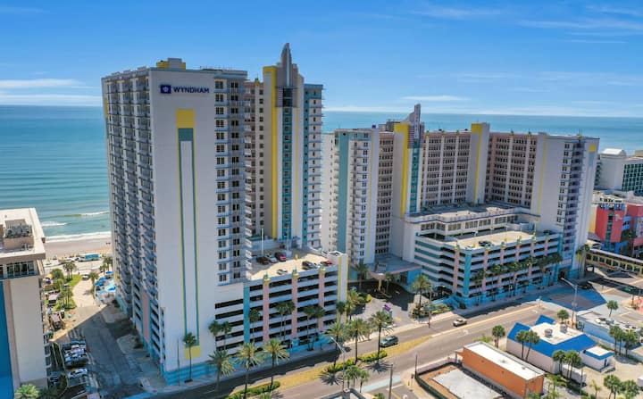 Lux N Tower Ocean Walk 2br 2ba - Daytona Beach, FL