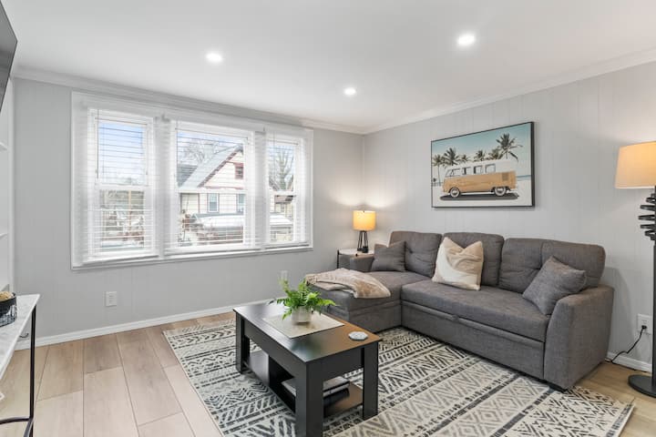 Freshly Remodeled 1br W/ Office For Travelers! - Rochester, NY