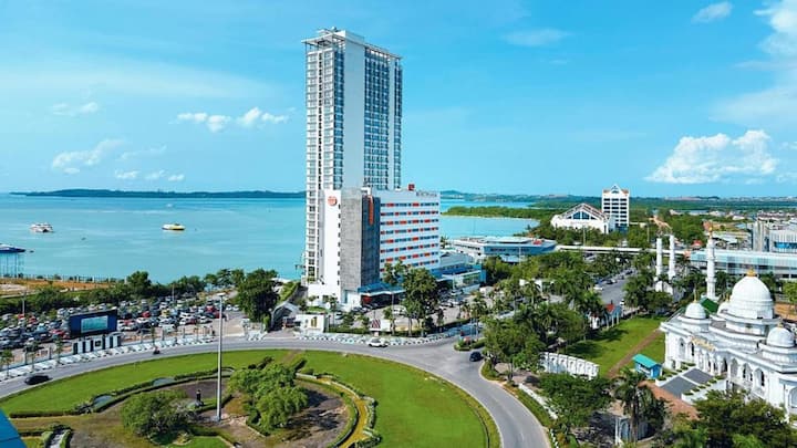 Batam Center 8 Double Room Breakfast Pool - Batam