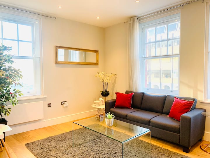 Flat 29 Marlborough House - London