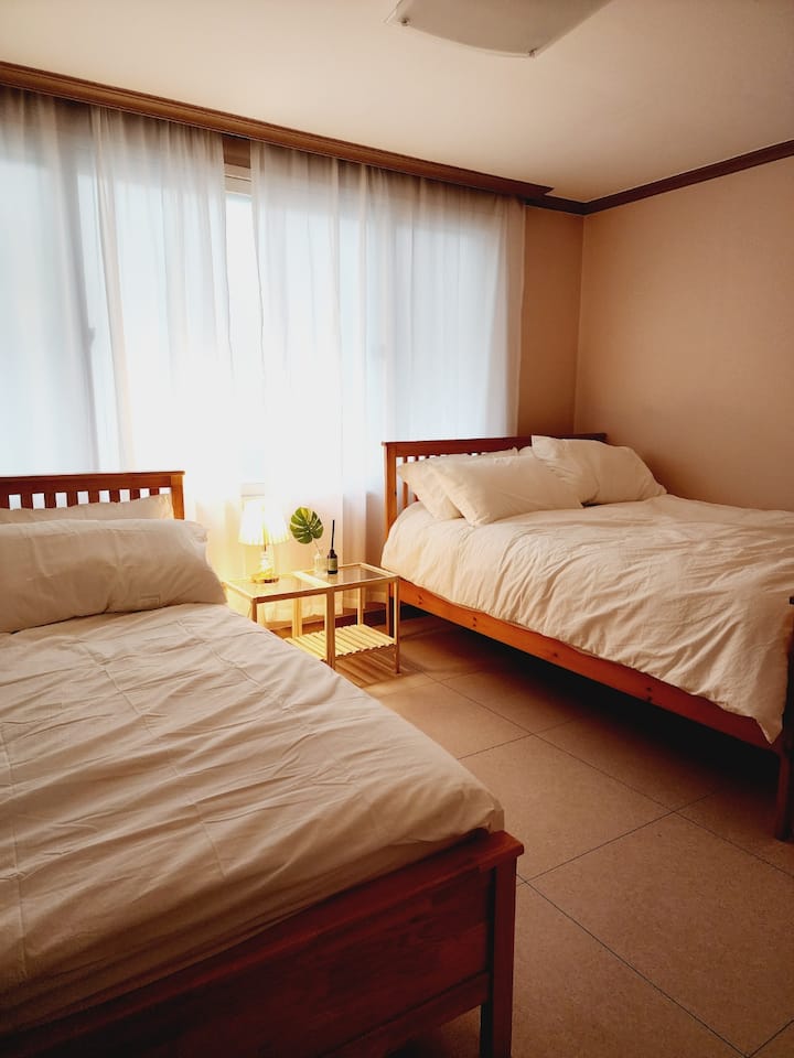 # 핫플중심(성심당-롯데백화점) #한화야구장#단독사용(세련,아늑한 숙소)#다양한 Ott - Daejeon