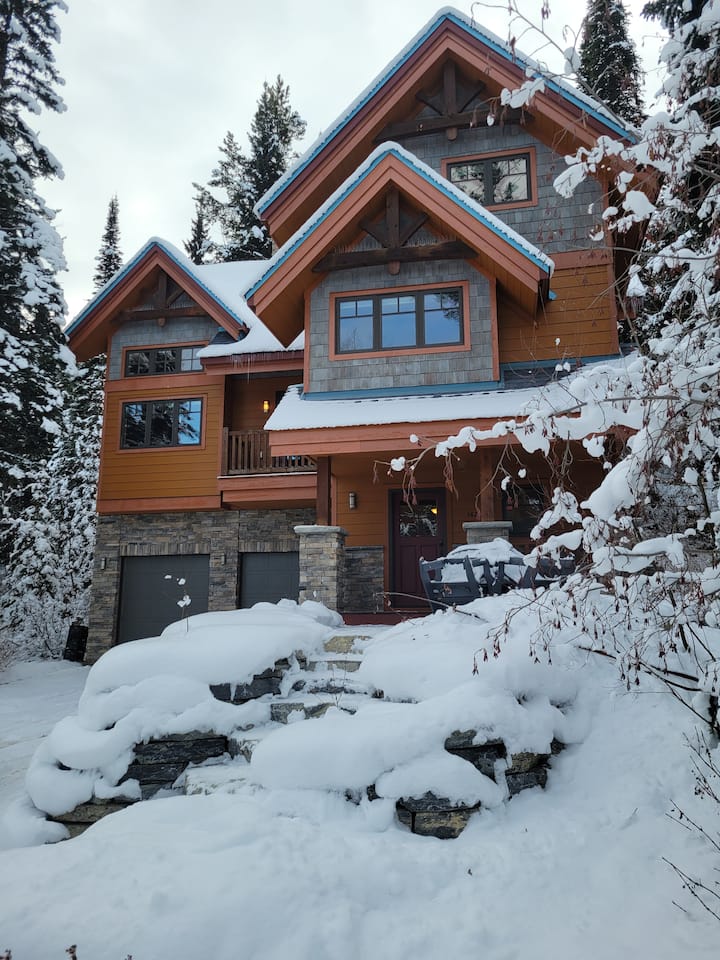 Gunners Lodge Kicking Horse Ski In Ski Out Hot Tub - Alberta