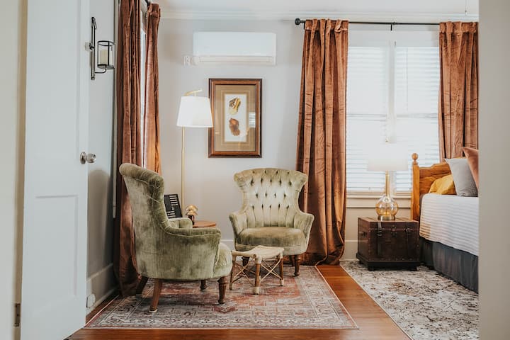 Savannah Vintage Haven - Thomas Square - Savannah, GA