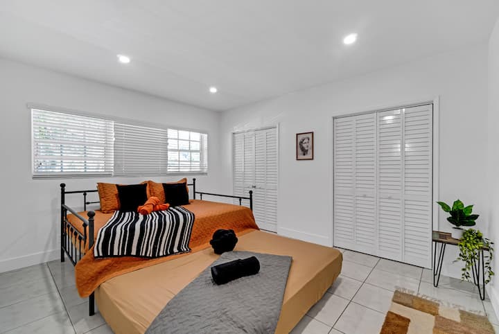 Modern Miami Home Close To Beach & Aventura Mall. - North Miami Beach, FL