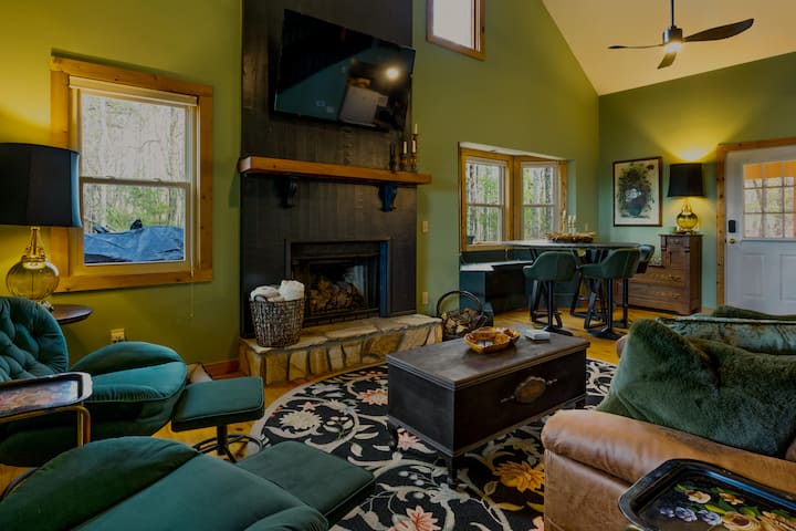 Peaceful Peak, 
A Comfortable Cabin With A View - Nottely Lake, GA