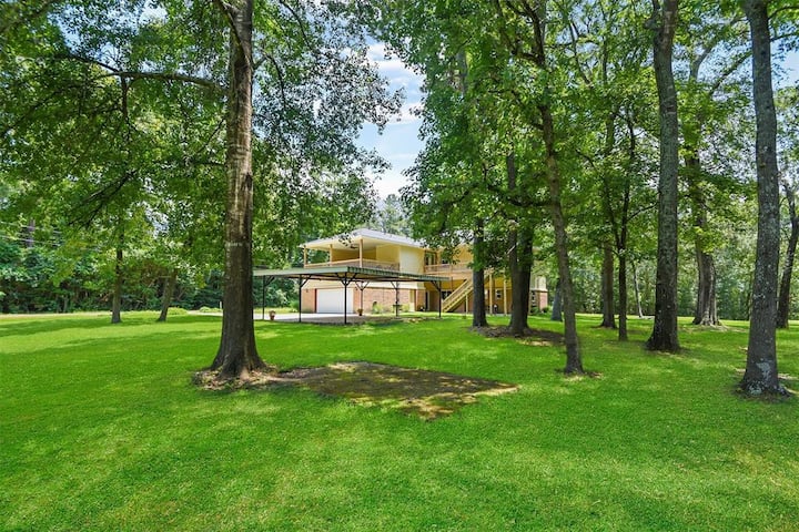 Secluded Gem In Woodlands Area - The Woodlands, TX