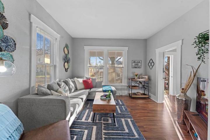 Stunning Modern House W/kingbed | 3 Min To Theloop - St. Louis, MO