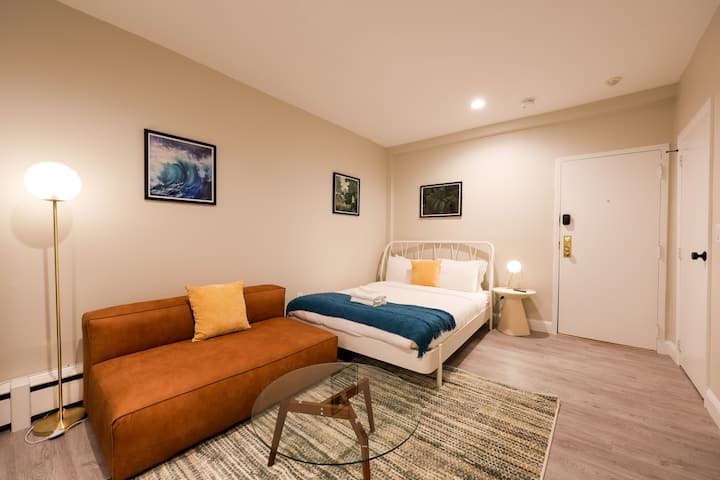 Sophisticated South End Studio - Boston, MA