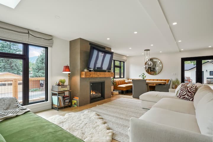 Modern Luxury Home - Walkable & Spacious - Boulder, CO
