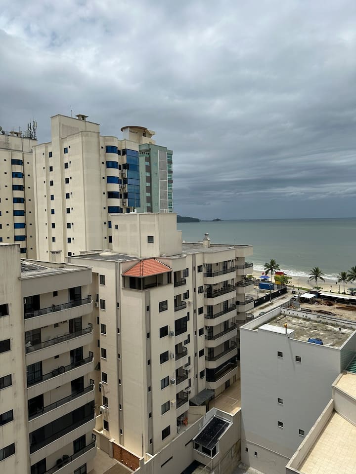 Apartamento Amplo Em Meia Praia - Itapema