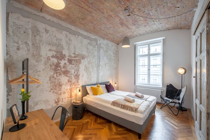Historic Apartment Downtown Bud - Budapest