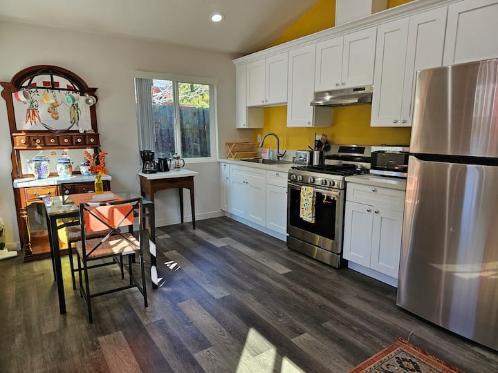 Cute California Cottage - Pasadena, CA