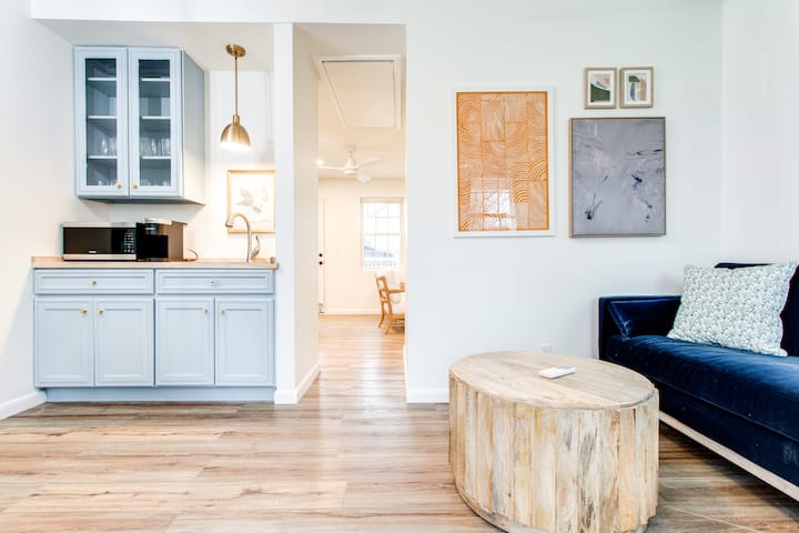 High Comfort, Low Price, Clean, Private Guesthouse - Splash Pad, Spring Hill