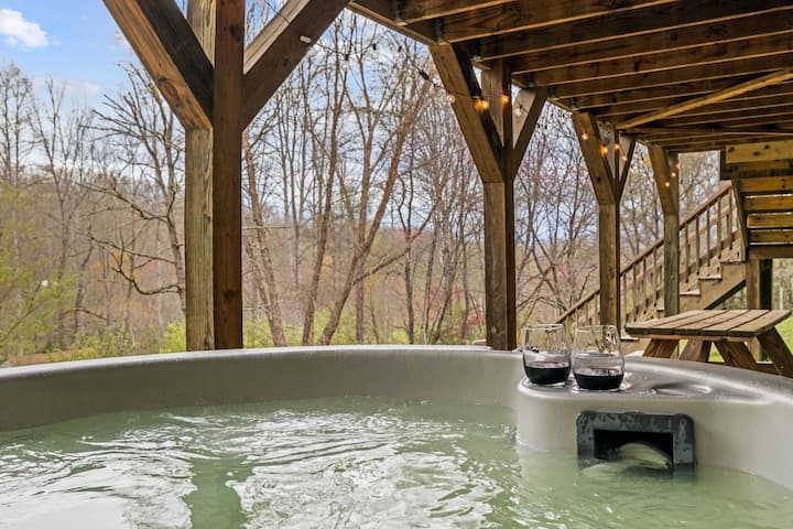 Whistler Retreat | Hot Tub, Fireplace & Views - Sylva, NC