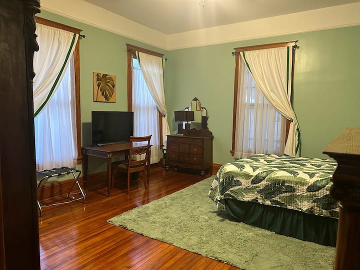 Green Room On Historic Chambers Street - Vicksburg, MS