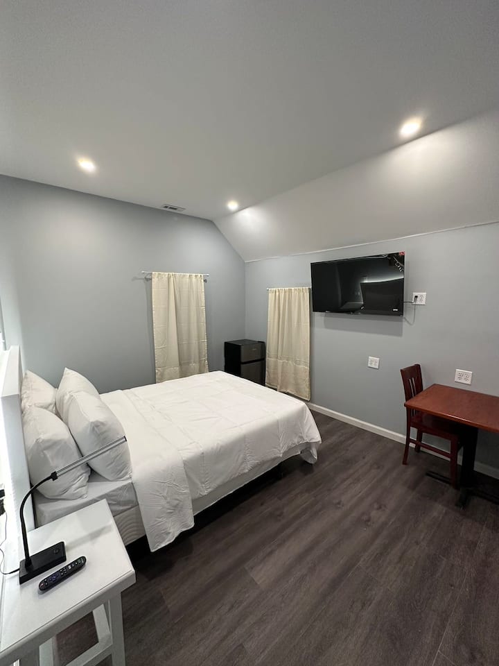 2 Bedroom Section Of Condo B7&b8 - Springfield, IL