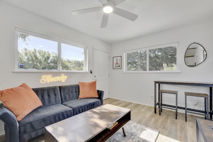 Quiet Atx Base, Steps From Soco - Barton Hills - Austin