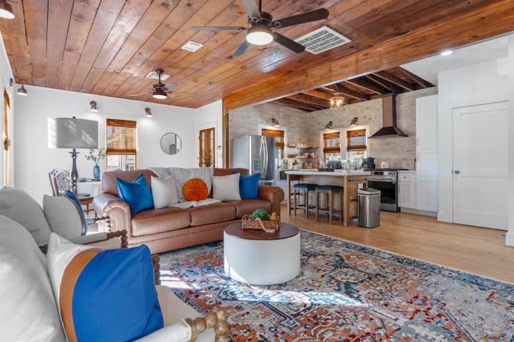 Historic Home Walk To Beach, Strand & Cruises - Texas