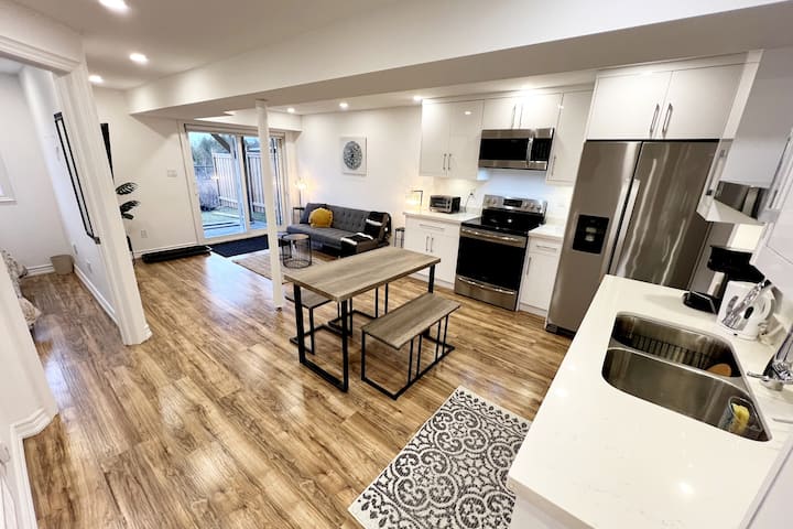 Stunning Luxury 2br, 1b, 1p Unit+private Enterance - Pickering