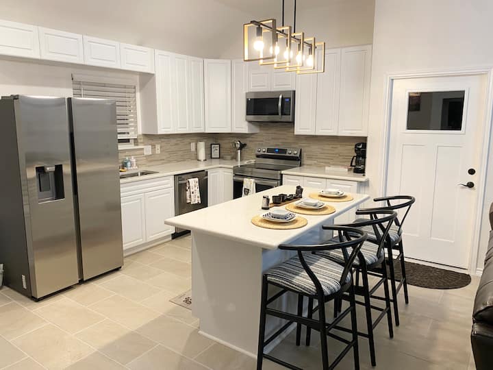 Cozy Ft. Worth Home Located Close To Bustling Area - Fort Worth, TX