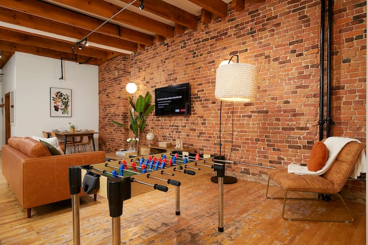 Big Historic Loft In Heart Of Oldport Of Mtl - Montréal, QC