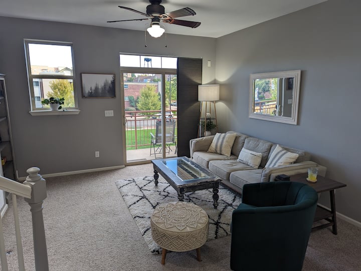 Cozy Olde Towne Arvada Townhome - Arvada, CO