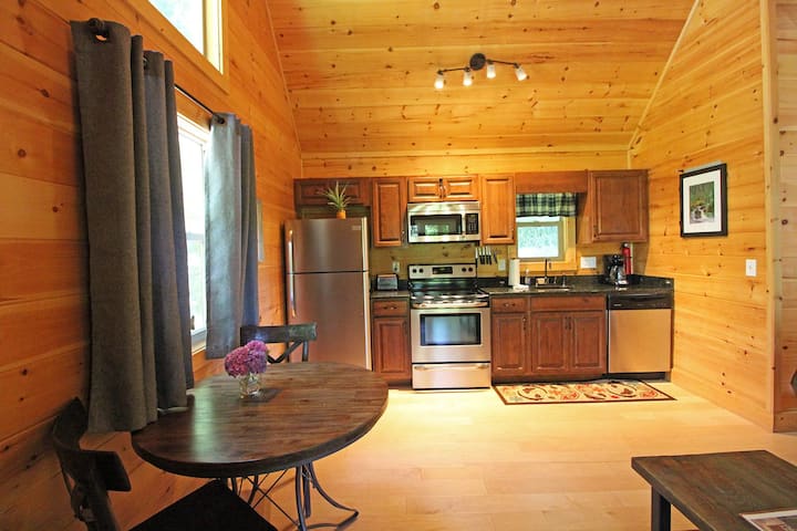 Great Small Cabin With Hot Tub - 노스캐롤라이나