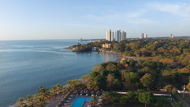 Gorgona Beach Condo With Stunning View - Panama