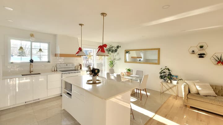 Maison Rénovée à 15 Min De Montréal - 롱괴이