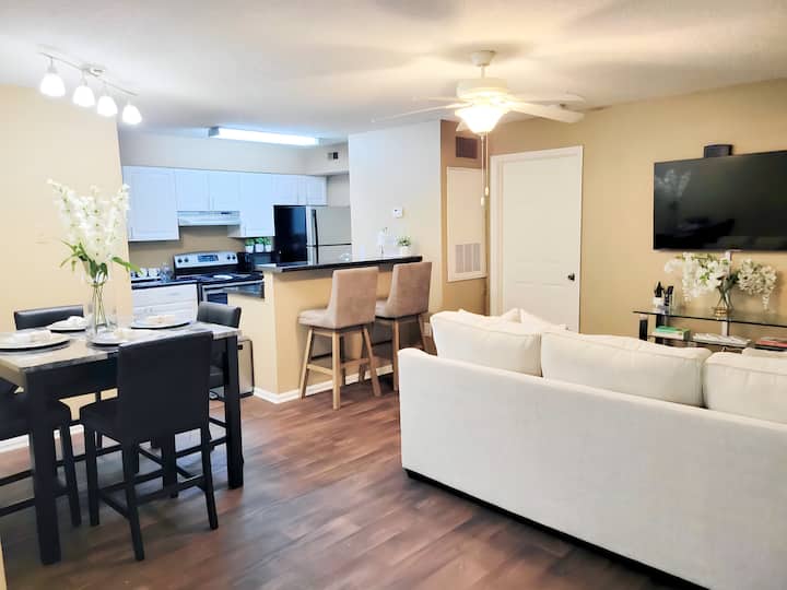 Modern 2br/2ba + Private Patio - Amway Center