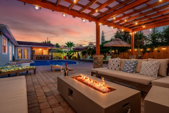 Pool - Game Room - Mini Golf - Fire Pit - West Palm Beach, FL