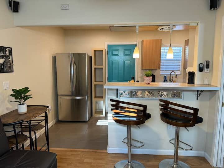 Chic 1br/1ba With Outdoor Oasis - Central Location - Shell Beach, San Diego