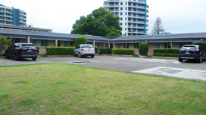 Unit 2 - Spacious 2 Rooms Unit. - Forster