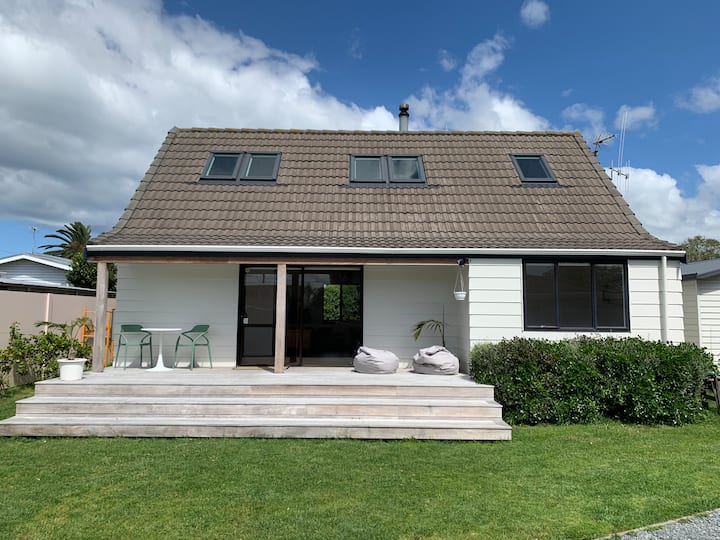 Chic A-frame By The Beach - モアナ