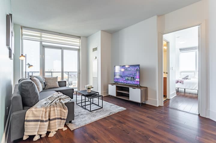 Executive 2br-2bath Condo, High Floor, Parking - Lakeshore