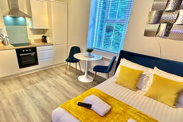 Serenity Retreat - Cozy Apartment Close To Beach - Bournemouth