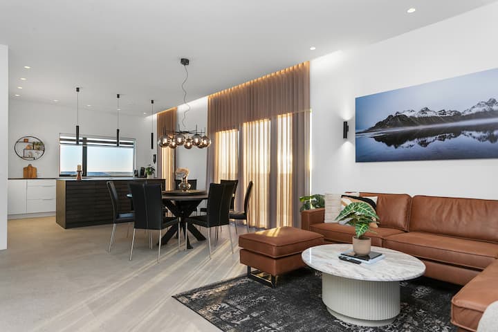 Luxury House In The South - Perfect Location - Islândia